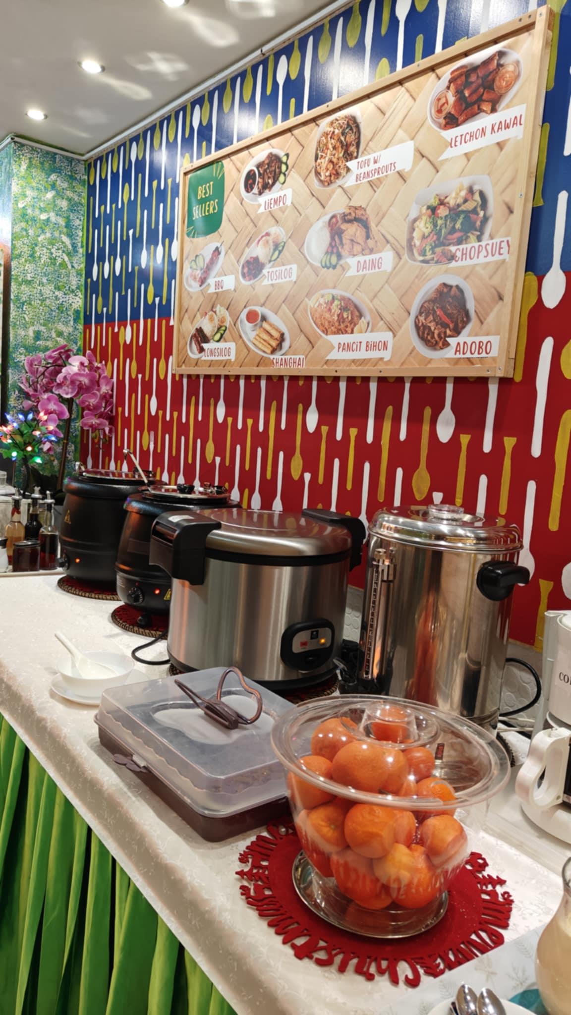 Στον φιλιππινέζικο μπουφέ του Bulacan Halo Halo θα φας τα πάντα και θα ...